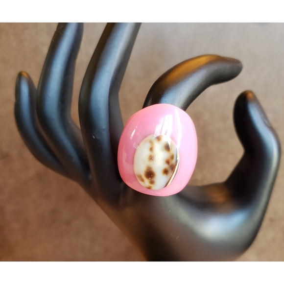 Vintage | Jewelry | Vintage Pink Ring Mod Chunky Acrylic With Seash ...